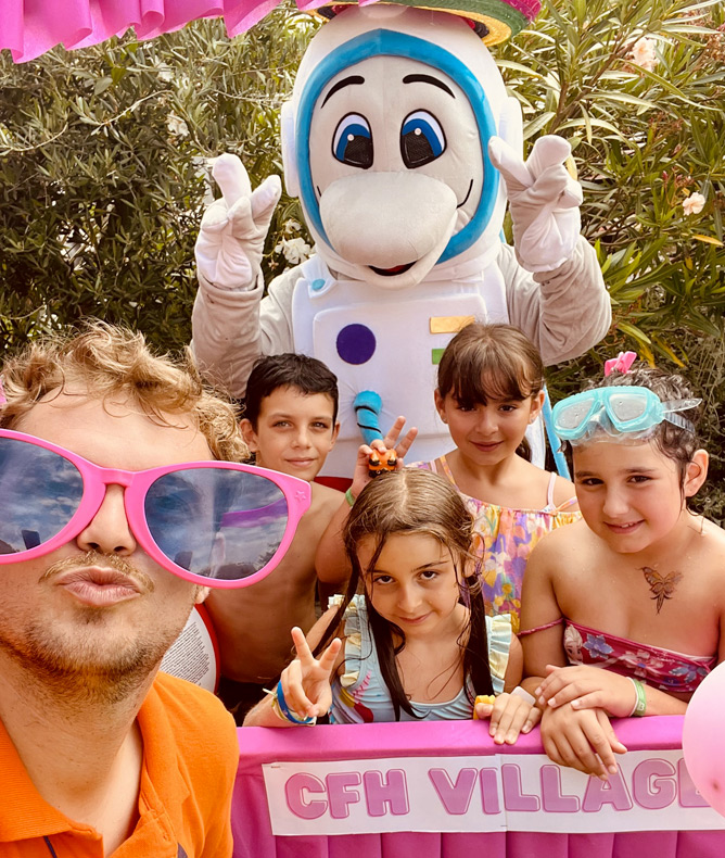 Animazione in hotel piscina, spiaggia e giardino a Milano Marittima ...